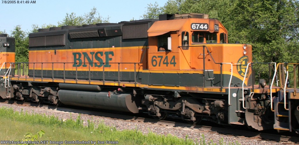 BNSF 6744